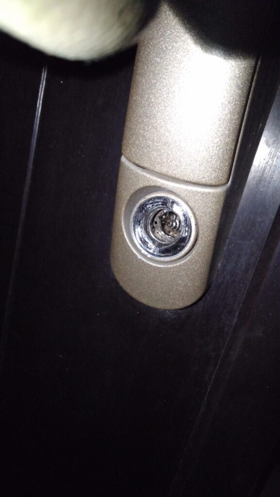 MIWA PR.PGF713の破錠解錠とシリンダー交換 - かぎや盛岡べん｜ 鍵を開ける・修理・交換｜神奈川県、東京都全域対応